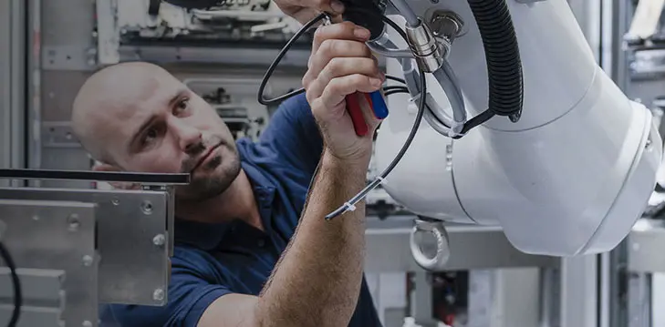 Empowered service: How humans and technology deliver for electronics ...